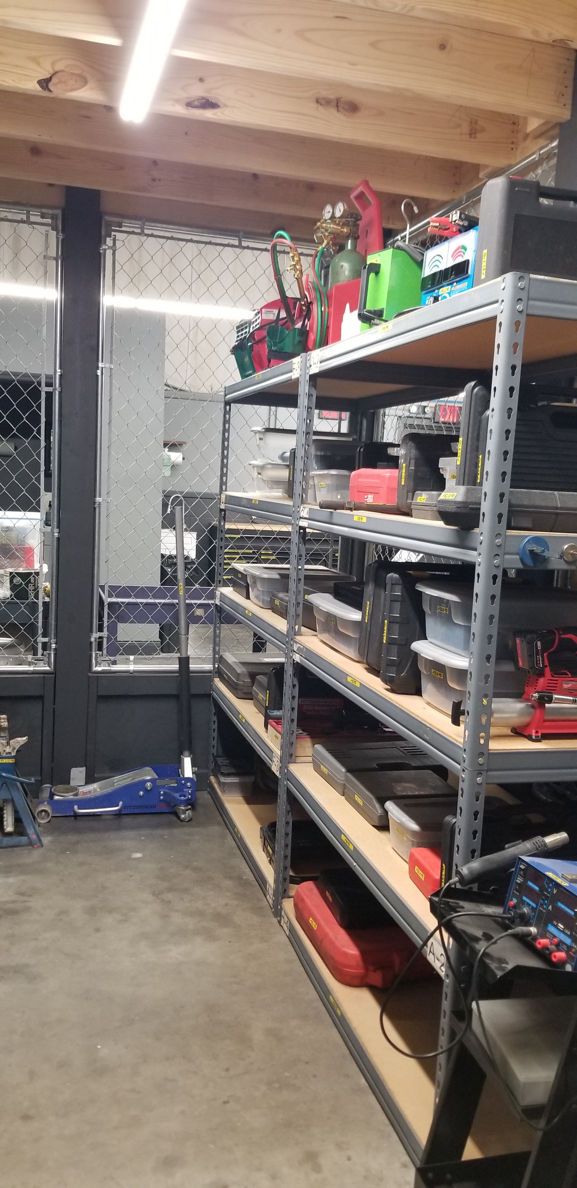 About Us - Do It Yourself Auto Repair Shop in Vero Beach Florida | DIY BAY